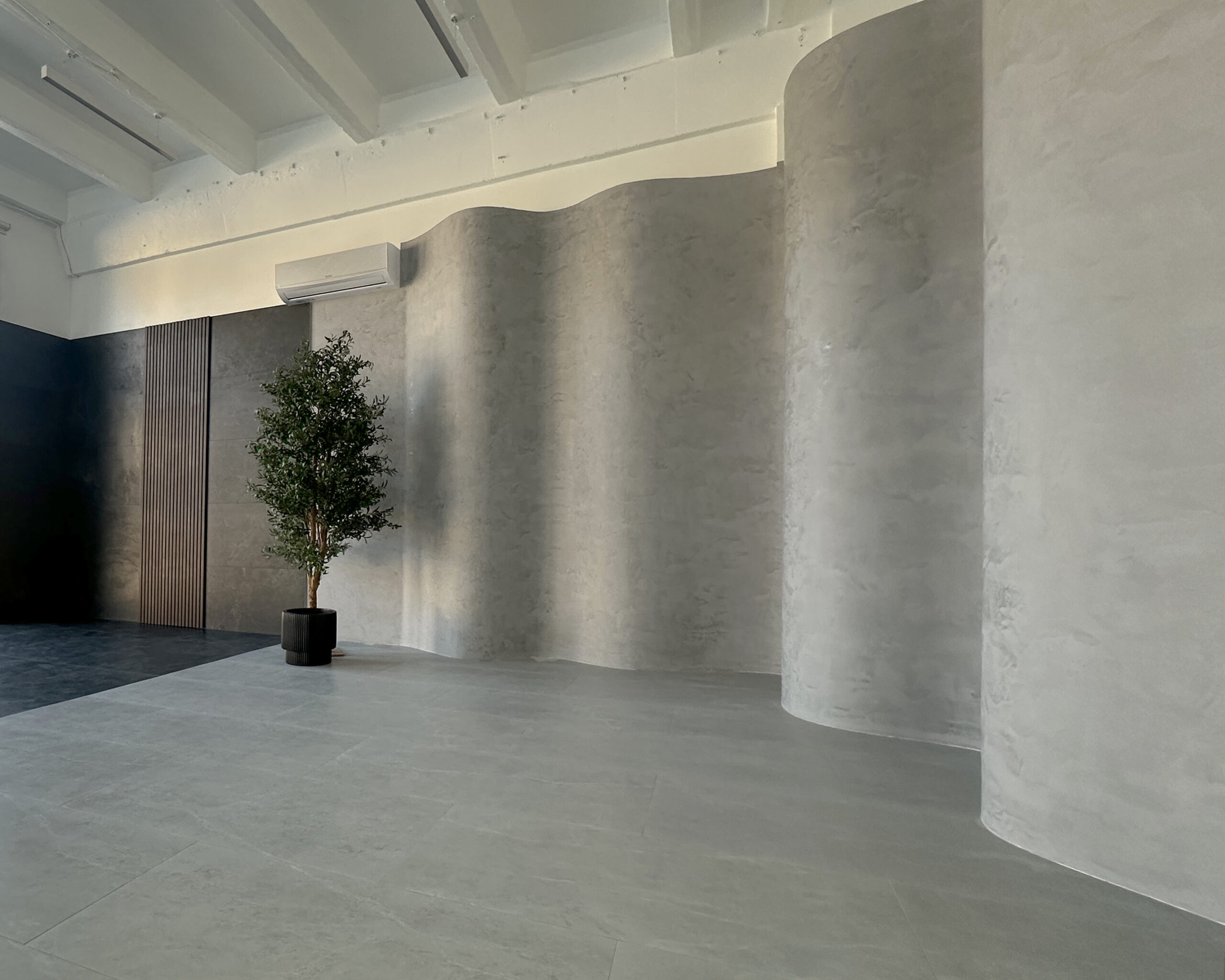 Зал Art фотостудії UNA studio в Києві - простір форм та фактур.